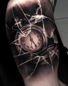 Tatouage Horloge Casse